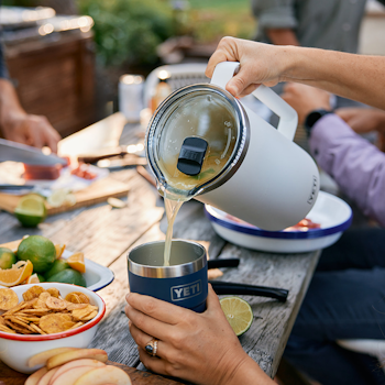 Twist-To-Lock MagSlider™ Pitcher Lid
