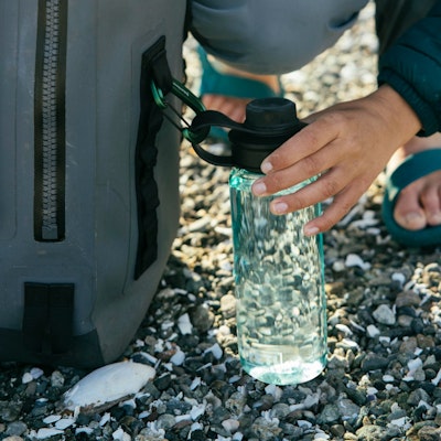 YETI Yonder® 750 mL / 25 oz Plastic Water Bottle w/ Tether Cap